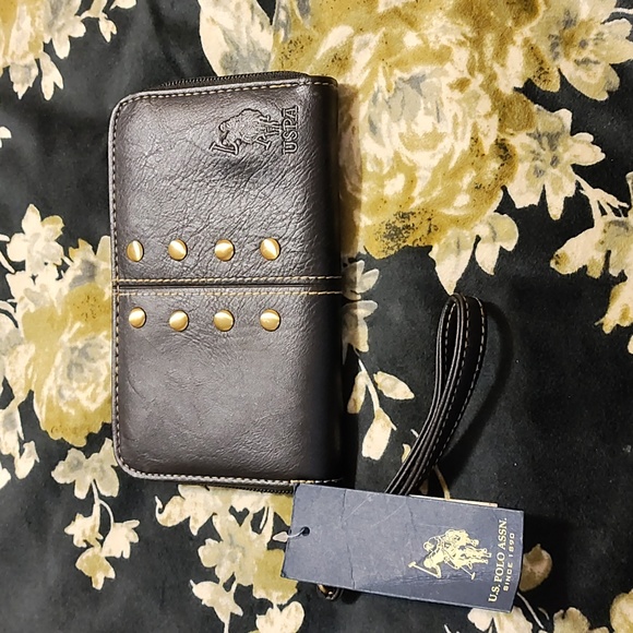 U.S. Polo Assn. | Bags | Uspa Womens Black And Gold Wristlet | Poshmark